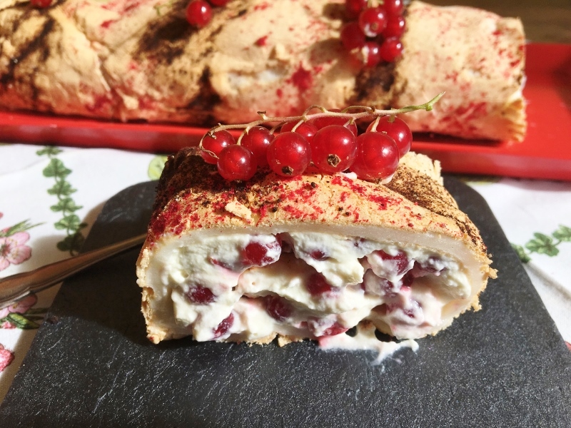 Johannisbeere-Baiser-Rolle - Typisch Französisch!